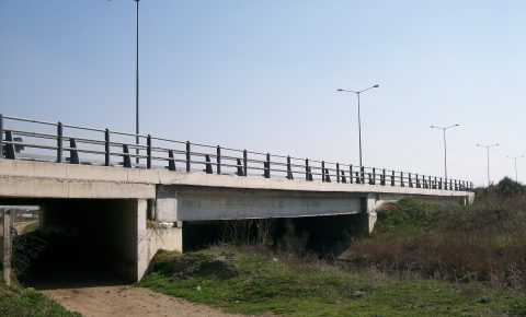 Ενίσχυση κι αναβάθμιση γέφυρας Αγιάς/ Συκουρίου | ΤΡΟΧΟΙ και TIR