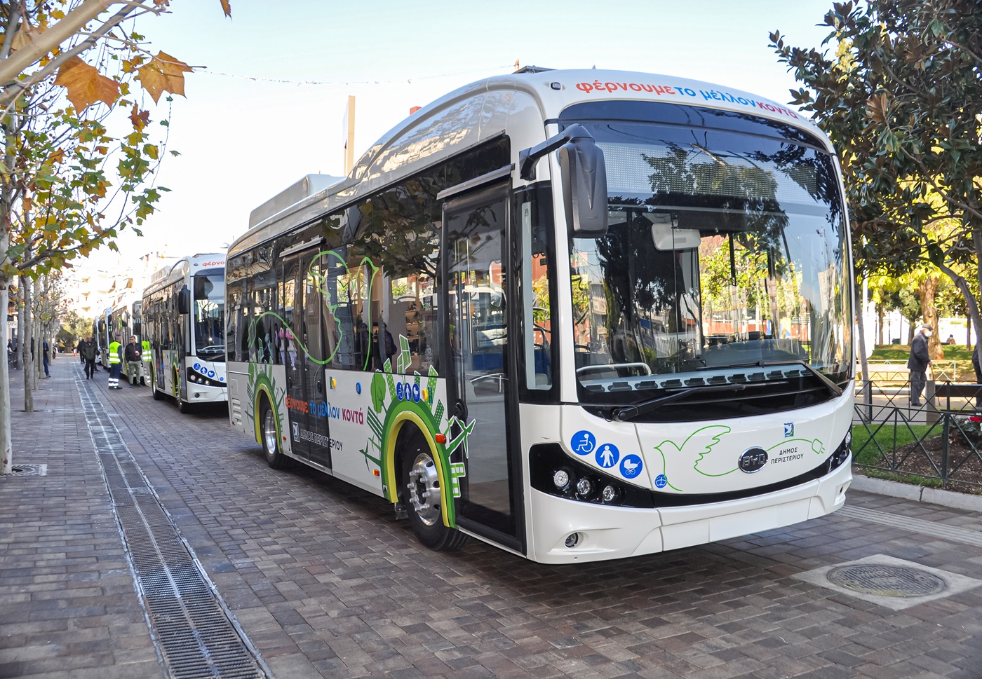 5 καινούργια ηλεκτρικά λεωφορεία BYD παραδόθηκαν στον Δήμο Περιστερίου ...